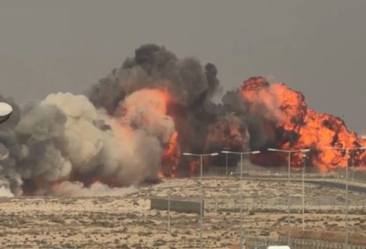 Dubai Airshow 2025: Plane crashes during demonstration - Lana News